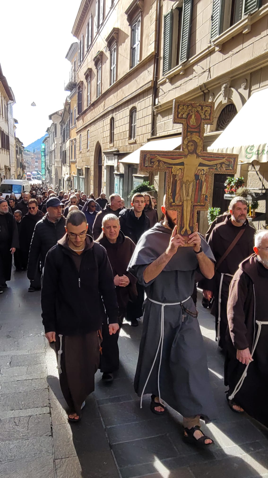 Centenario francescano, il pellegrinaggio di oltre 200 frati | San ...